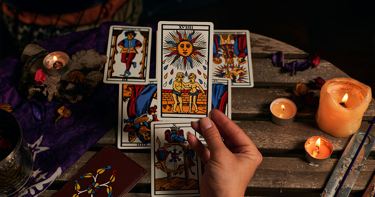 Tarot Falı Baktır ve Tarot Hakkında Merak Edilenleri Öğren